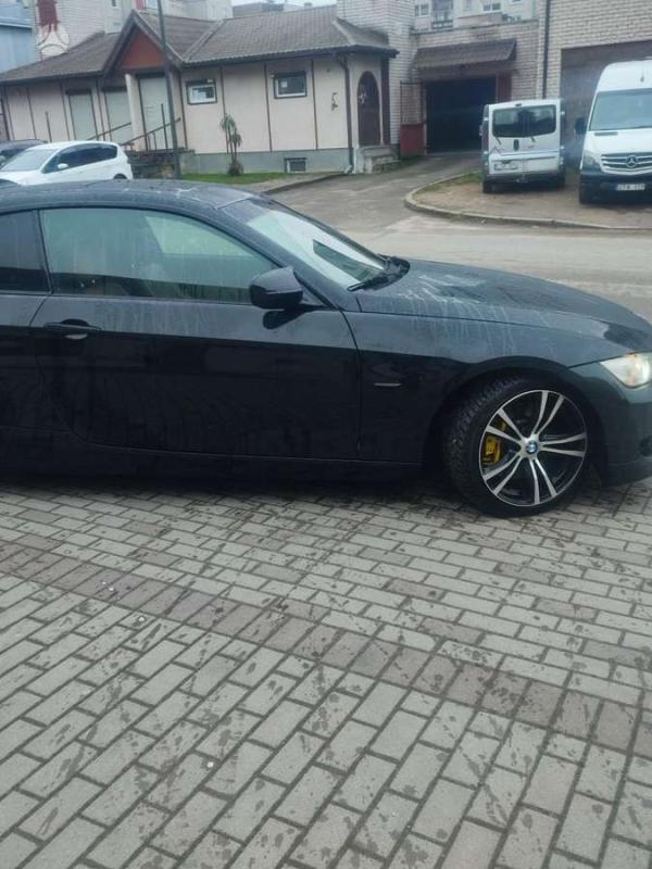 Melns BMW 335 2010 Kauņa, ar dzinēja tilpumu 2.98 L un nobraukumu 333 tūkst. km par 8300 €, foto 2 vietnē AUTOMOTO.COM.LV