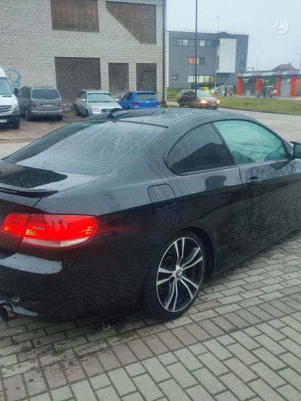 Melns BMW 335 2010 Kauņa, ar dzinēja tilpumu 2.98 L un nobraukumu 333 tūkst. km par 8300 €, foto 4 vietnē AUTOMOTO.COM.LV