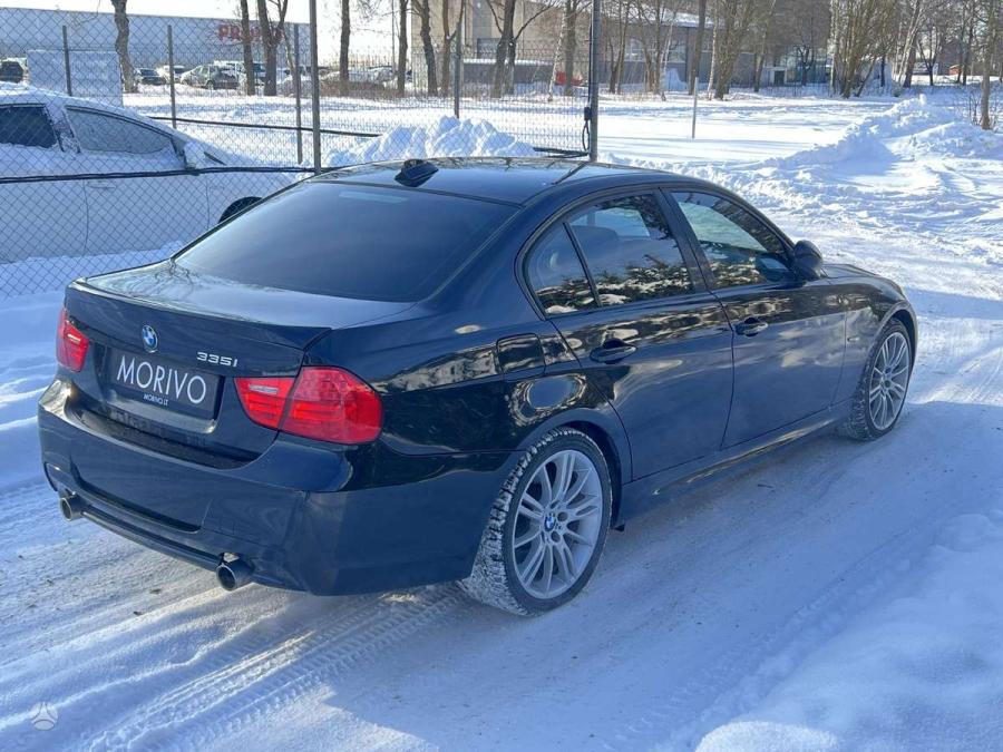 Black BMW 335 2009 in Siauliai, with an engine capacity of 0.00 L and mileage of 205 thousand km for 10500 €, photo 5 on AUTOMOTO.COM.LV