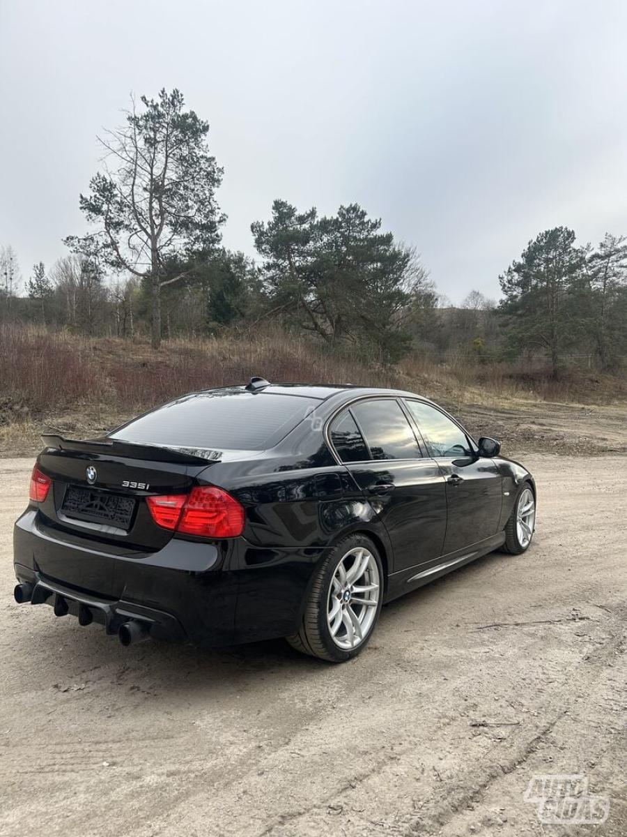 Melns BMW 335 2010 Kauņa, ar dzinēja tilpumu 3.00 L un nobraukumu 249 tūkst. km par 9500 €, foto 5 vietnē AUTOMOTO.COM.LV
