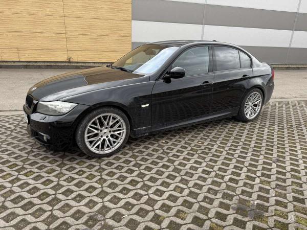 Melns BMW 335 2011 Šauļi, ar dzinēja tilpumu 2.98 L un nobraukumu 211 tūkst. km par 12500 €, foto 2 vietnē AUTOMOTO.COM.LV