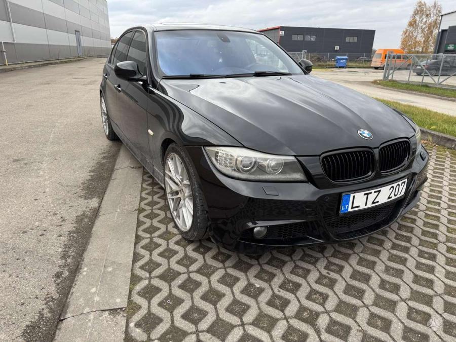 Black BMW 335 2011 in Siauliai, with an engine capacity of 2.98 L and mileage of 211 thousand km for 12500 €, photo 3 on AUTOMOTO.COM.LV