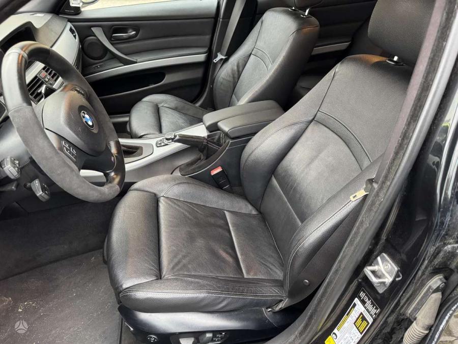 Black BMW 335 2011 in Siauliai, with an engine capacity of 2.98 L and mileage of 211 thousand km for 12500 €, photo 10 on AUTOMOTO.COM.LV
