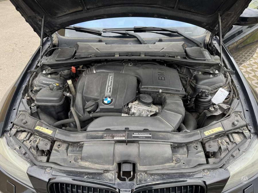 Black BMW 335 2011 in Siauliai, with an engine capacity of 2.98 L and mileage of 211 thousand km for 12500 €, photo 12 on AUTOMOTO.COM.LV