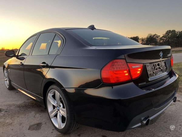 Black BMW 335 2011 in Panevezys, with an engine capacity of 2.98 L and mileage of 106 thousand km for 14500 €, photo 3 on AUTOMOTO.COM.LV