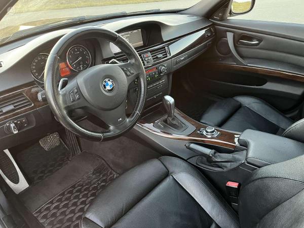 Black BMW 335 2011 in Panevezys, with an engine capacity of 2.98 L and mileage of 106 thousand km for 14500 €, photo 8 on AUTOMOTO.COM.LV
