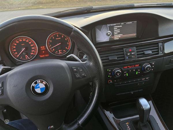Black BMW 335 2011 in Panevezys, with an engine capacity of 2.98 L and mileage of 106 thousand km for 14500 €, photo 9 on AUTOMOTO.COM.LV