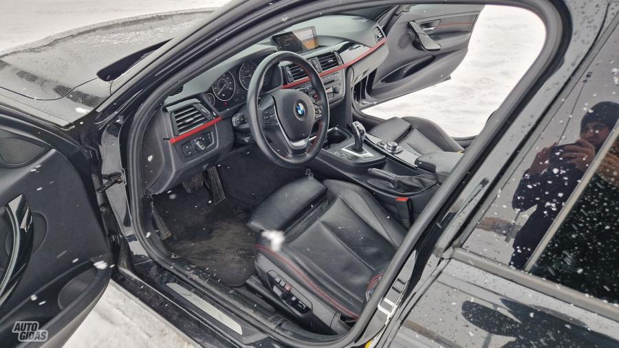 Black BMW 335 2012 in Kaunas, with an engine capacity of 3.00 L and mileage of 101 thousand km for 14500 €, photo 12 on AUTOMOTO.COM.LV