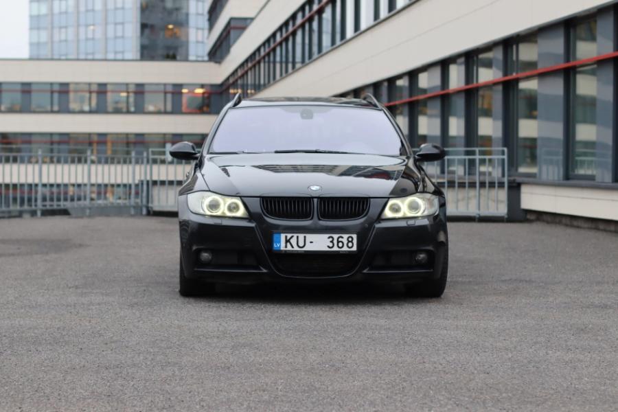 Black BMW 335 2006 in Riga, with an engine capacity of 3.00 L and mileage of 379 thousand km for 5980 €, photo 3 on AUTOMOTO.COM.LV