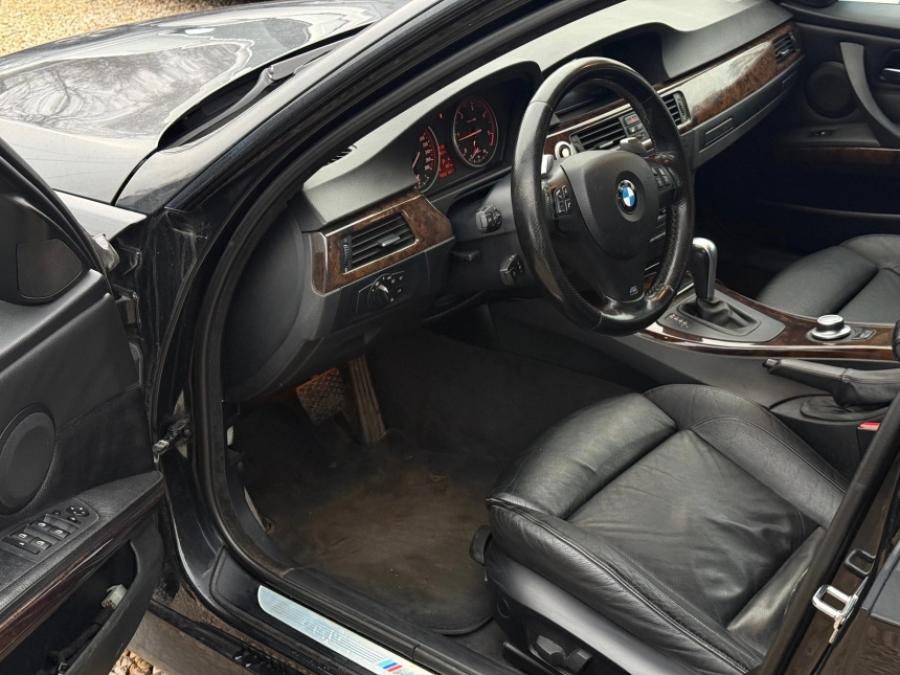 Melns BMW 335 2006 Rīga, ar dzinēja tilpumu 3.00 L un nobraukumu 379 tūkst. km par 5280 €, foto 10 vietnē AUTOMOTO.COM.LV