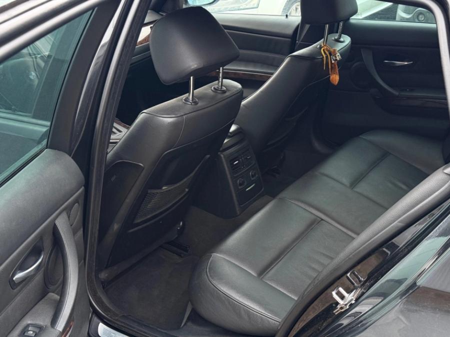 Melns BMW 335 2006 Rīga, ar dzinēja tilpumu 3.00 L un nobraukumu 379 tūkst. km par 5280 €, foto 12 vietnē AUTOMOTO.COM.LV