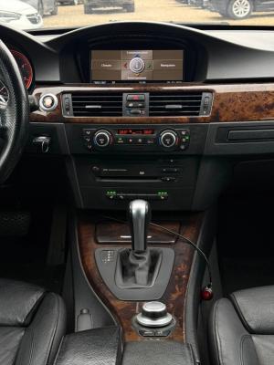 Melns BMW 335 2006 Rīga, ar dzinēja tilpumu 3.00 L un nobraukumu 379 tūkst. km par 5280 €, foto 15 vietnē AUTOMOTO.COM.LV