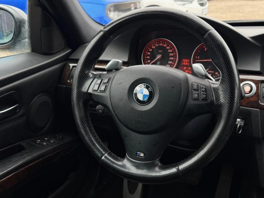 Melns BMW 335 2006 Rīga, ar dzinēja tilpumu 3.00 L un nobraukumu 379 tūkst. km par 5280 €, foto 16 vietnē AUTOMOTO.COM.LV