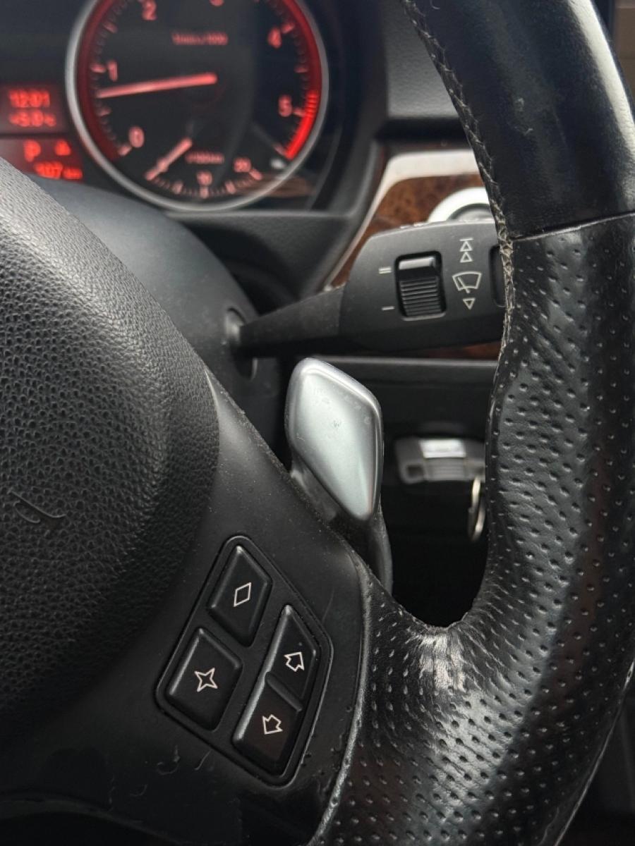Melns BMW 335 2006 Rīga, ar dzinēja tilpumu 3.00 L un nobraukumu 379 tūkst. km par 5280 €, foto 18 vietnē AUTOMOTO.COM.LV
