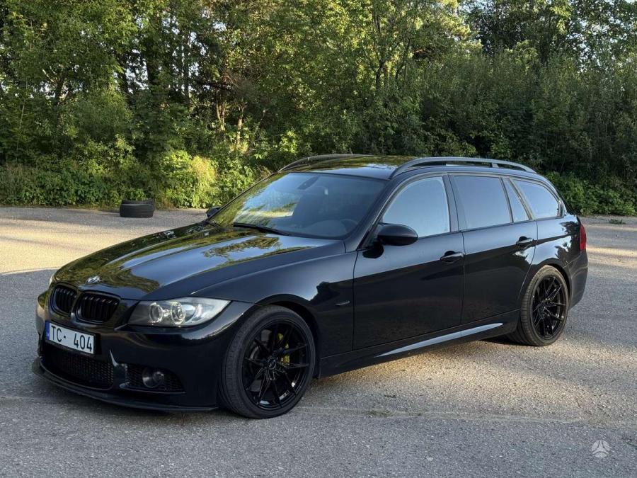 Black BMW 335 2007 in Riga, with an engine capacity of 3.00 L and mileage of 390 thousand km for 12700 €, photo 3 on AUTOMOTO.COM.LV