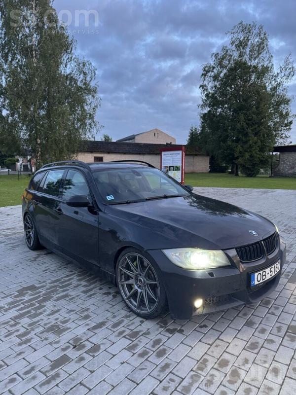 Black BMW 335 2008 in Bauska, with an engine capacity of 3.50 L and mileage of 440 thousand km for 5800 €, photo 2 on AUTOMOTO.COM.LV
