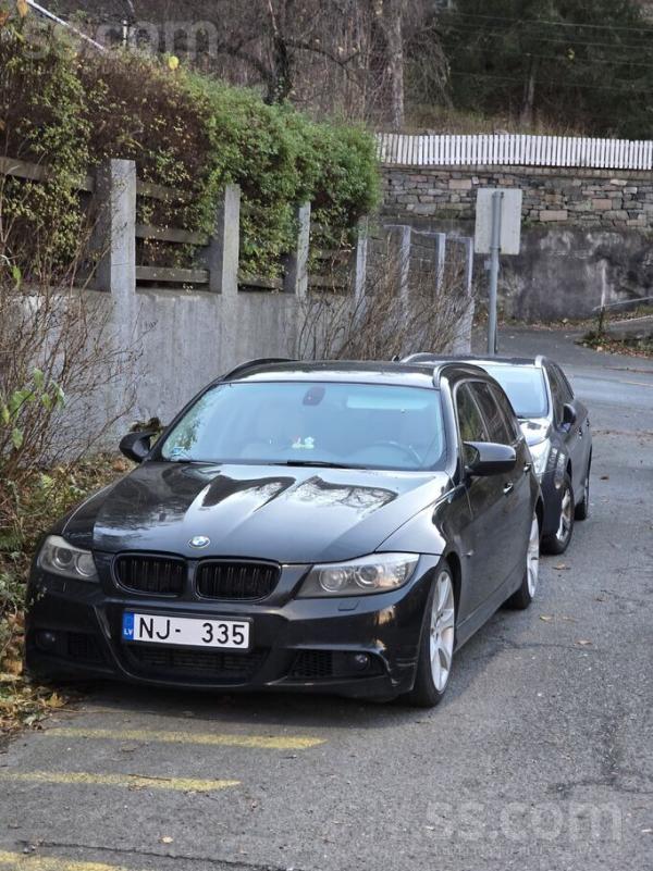 Black BMW 335 2010 in Riga, with an engine capacity of 3.00 L and mileage of 330 thousand km for 8200 €, photo 8 on AUTOMOTO.COM.LV