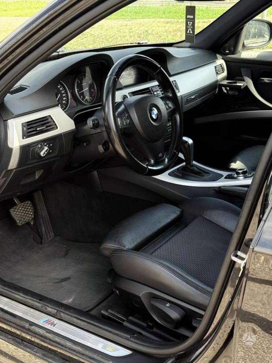 Black BMW 335 2010 in Vilnius, with an engine capacity of 2.99 L and mileage of 380 thousand km for 10500 €, photo 6 on AUTOMOTO.COM.LV