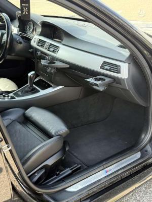 Black BMW 335 2010 in Vilnius, with an engine capacity of 2.99 L and mileage of 380 thousand km for 10500 €, photo 7 on AUTOMOTO.COM.LV