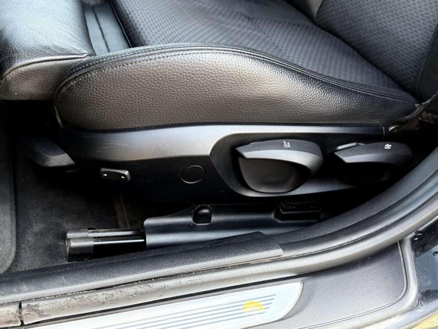 Black BMW 335 2010 in Vilnius, with an engine capacity of 2.99 L and mileage of 380 thousand km for 10500 €, photo 9 on AUTOMOTO.COM.LV