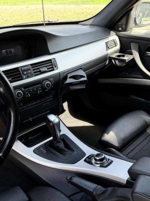Black BMW 335 2010 in Vilnius, with an engine capacity of 2.99 L and mileage of 380 thousand km for 10500 €, photo 10 on AUTOMOTO.COM.LV