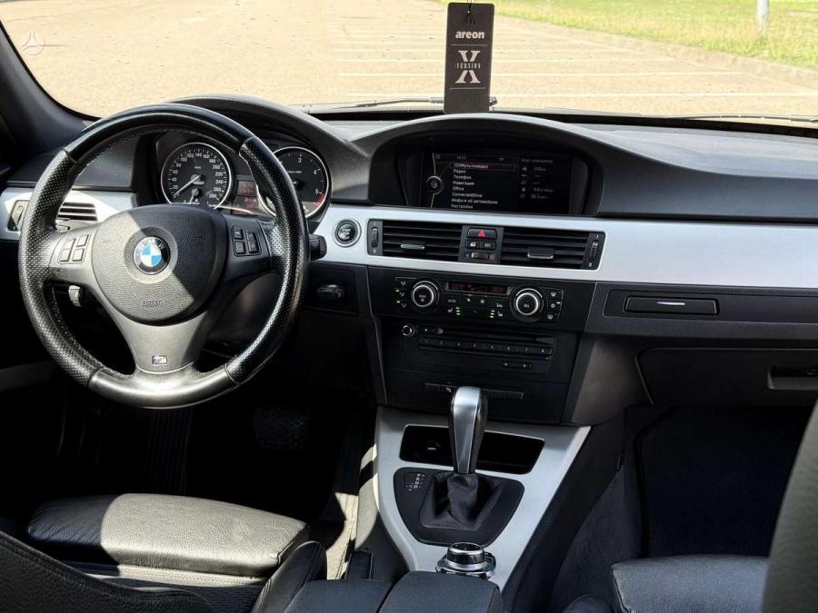 Black BMW 335 2010 in Vilnius, with an engine capacity of 2.99 L and mileage of 380 thousand km for 10500 €, photo 12 on AUTOMOTO.COM.LV