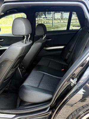 Black BMW 335 2010 in Vilnius, with an engine capacity of 2.99 L and mileage of 380 thousand km for 10500 €, photo 13 on AUTOMOTO.COM.LV