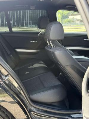 Black BMW 335 2010 in Vilnius, with an engine capacity of 2.99 L and mileage of 380 thousand km for 10500 €, photo 14 on AUTOMOTO.COM.LV