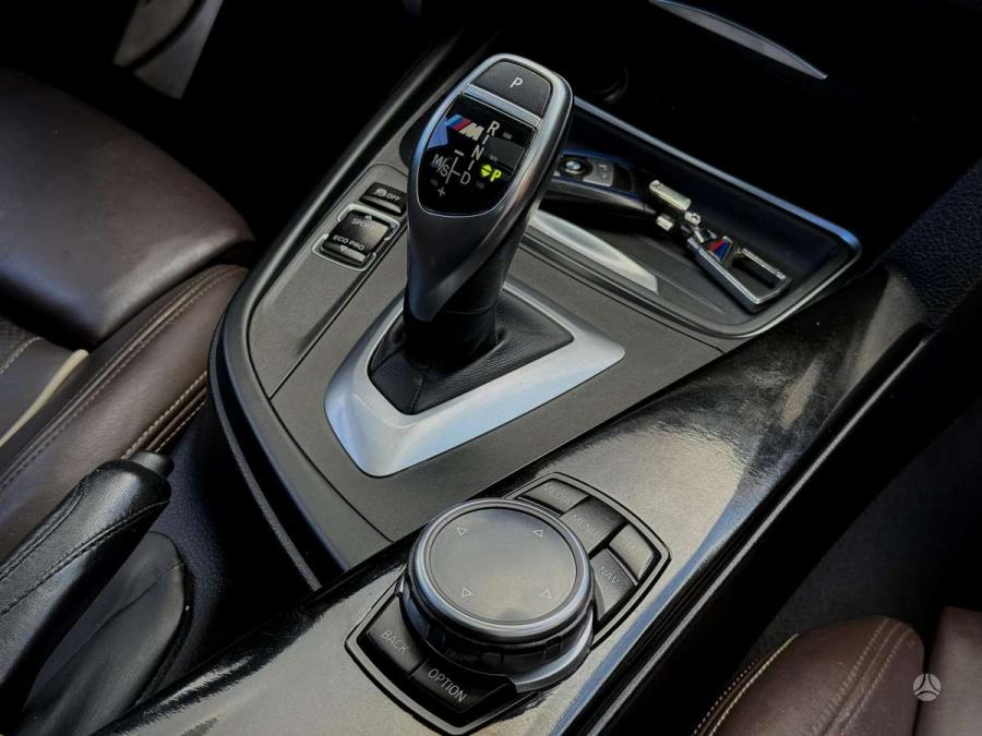 Melns BMW 335 2013 Marijampole, ar dzinēja tilpumu 2.99 L un nobraukumu 346 tūkst. km par 12500 €, foto 23 vietnē AUTOMOTO.COM.LV
