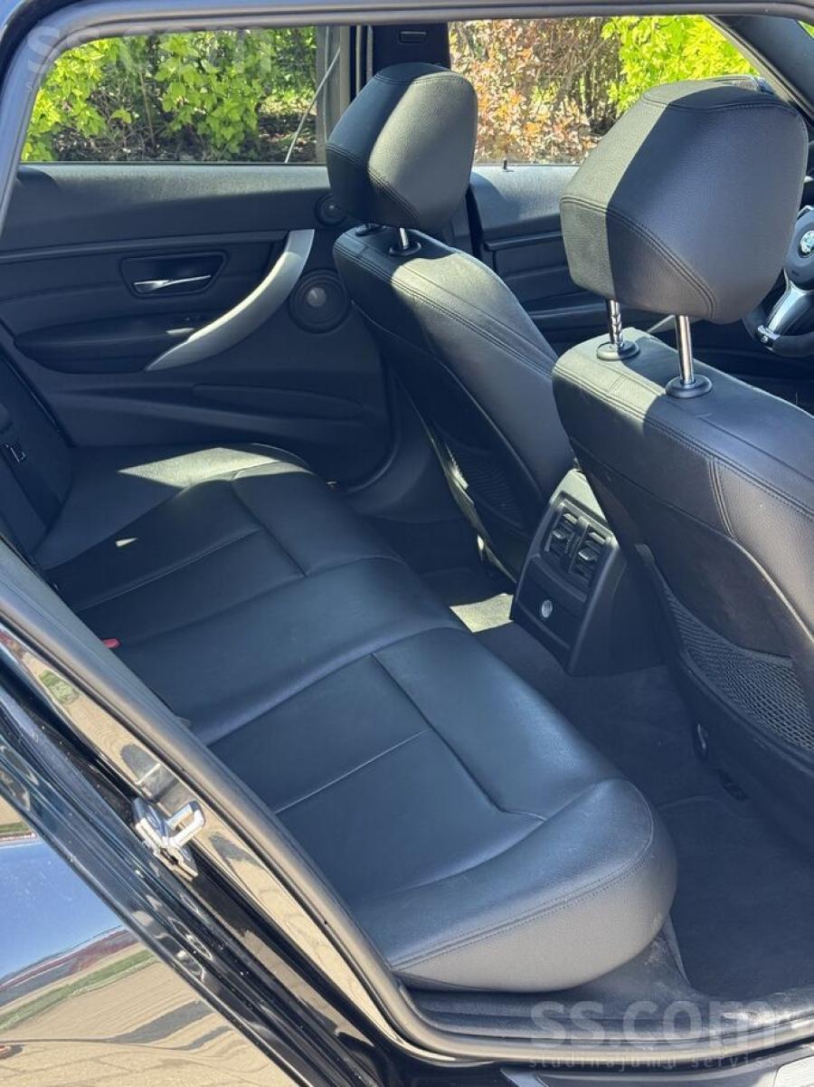 Black BMW 335 2014 in Riga, with an engine capacity of 3.00 L and mileage of 350 thousand km for 12499 €, photo 7 on AUTOMOTO.COM.LV
