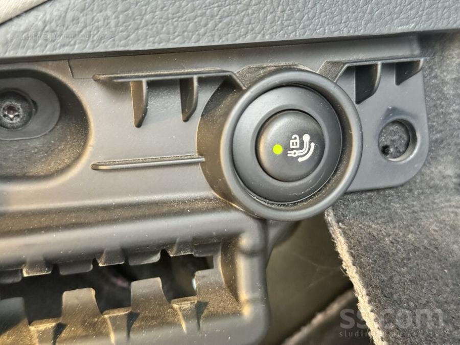 Black BMW 335 2014 in Riga, with an engine capacity of 3.00 L and mileage of 330 thousand km for 9500 €, photo 12 on AUTOMOTO.COM.LV
