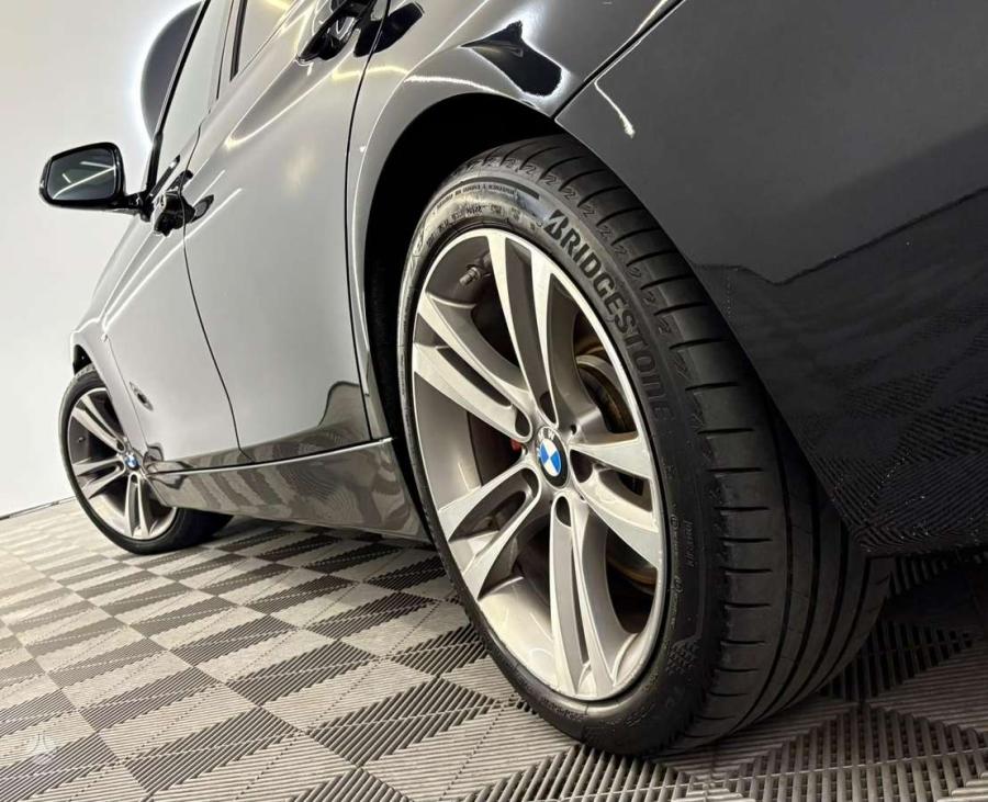 Melns BMW 335 2015 Marijampole, ar dzinēja tilpumu 2.99 L un nobraukumu 261 tūkst. km par 10999 €, foto 21 vietnē AUTOMOTO.COM.LV