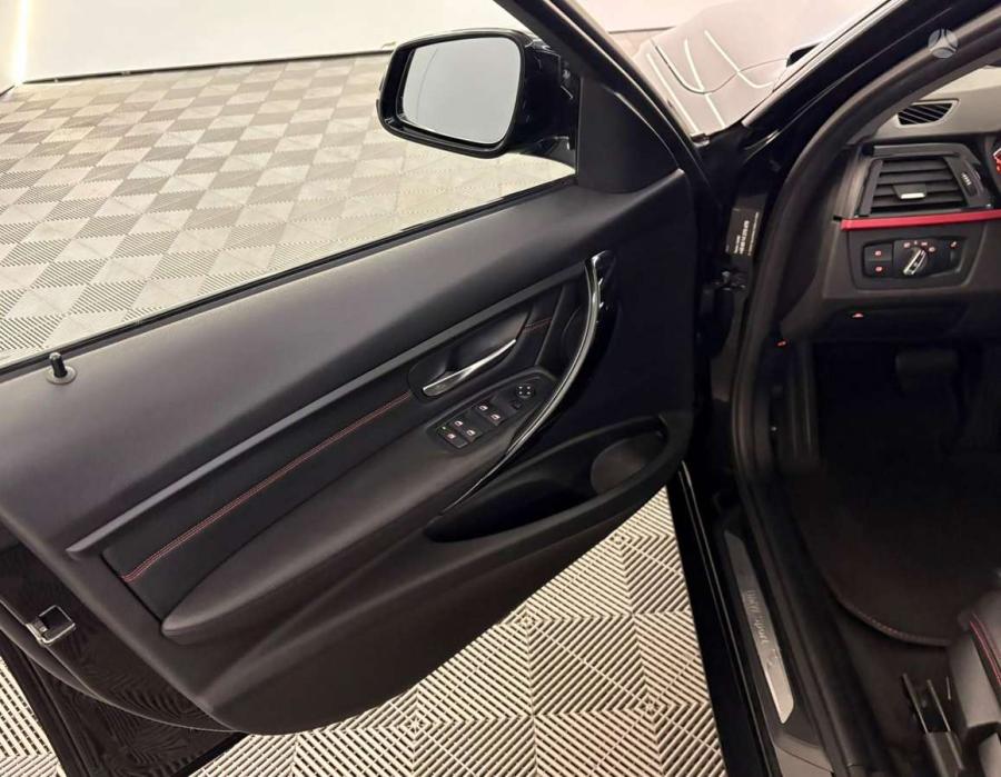 Melns BMW 335 2015 Marijampole, ar dzinēja tilpumu 2.99 L un nobraukumu 261 tūkst. km par 10999 €, foto 25 vietnē AUTOMOTO.COM.LV