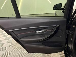 Melns BMW 335 2015 Marijampole, ar dzinēja tilpumu 2.99 L un nobraukumu 261 tūkst. km par 10999 €, foto 26 vietnē AUTOMOTO.COM.LV