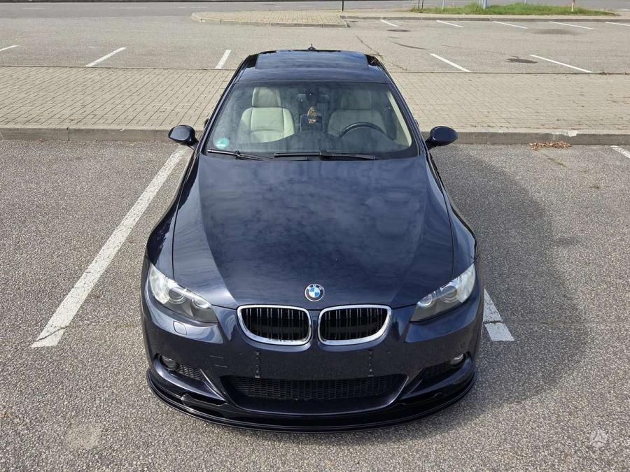 Blue BMW 335 2007 in Vilnius, with an engine capacity of 2.99 L and mileage of 385 thousand km for 9300 €, photo 4 on AUTOMOTO.COM.LV