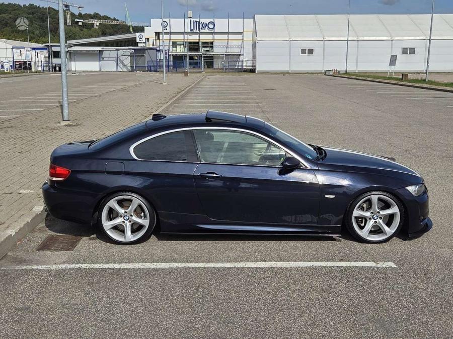 Blue BMW 335 2007 in Vilnius, with an engine capacity of 2.99 L and mileage of 385 thousand km for 9300 €, photo 9 on AUTOMOTO.COM.LV