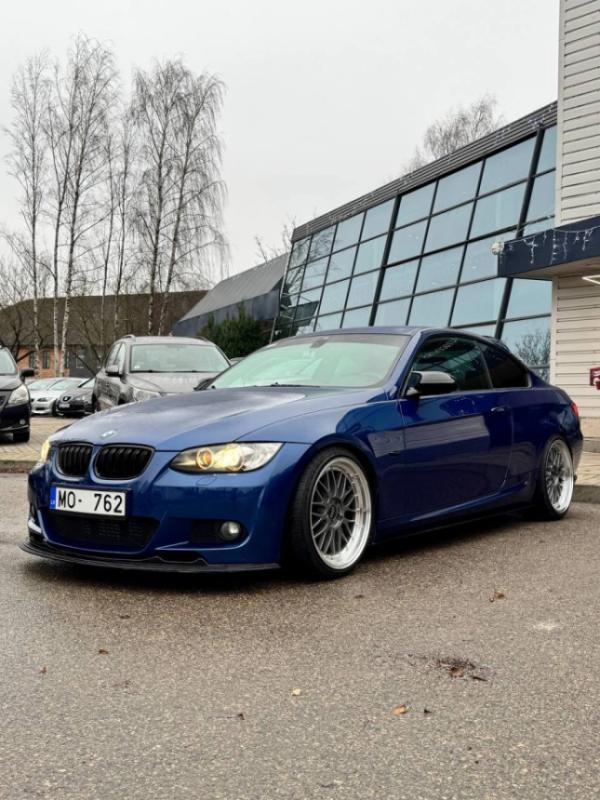 Blue BMW 335 2007 in Riga, with an engine capacity of 3.00 L and mileage of 236 thousand km for 13490 €, photo 1 on AUTOMOTO.COM.LV