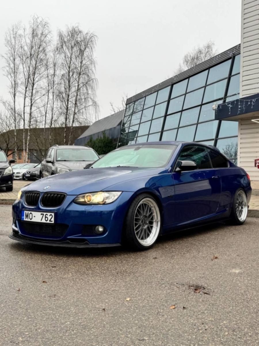 Blue BMW 335 2007 in Riga, with an engine capacity of 3.00 L and mileage of 236 thousand km for 13490 €, photo 1 on AUTOMOTO.COM.LV
