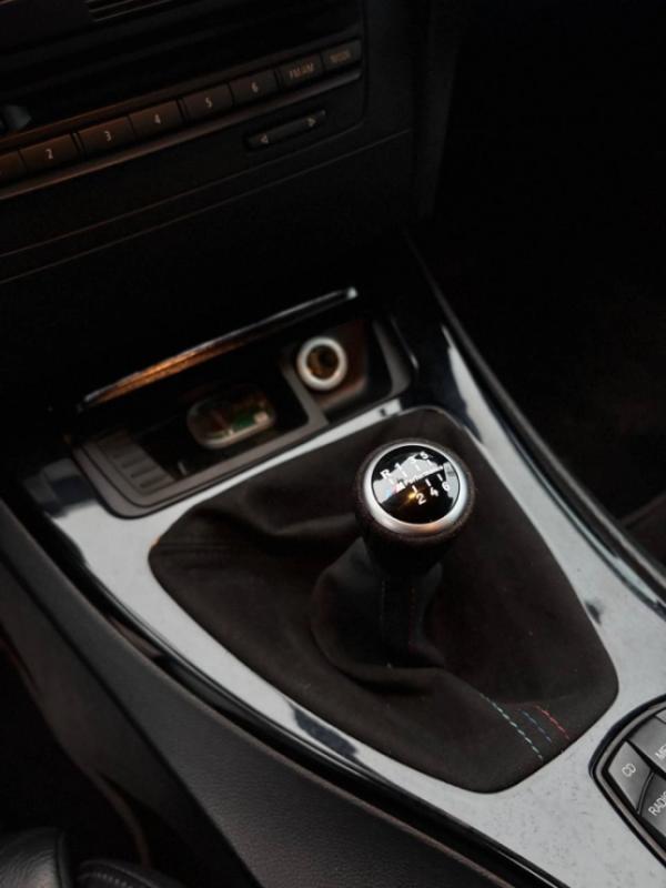 Blue BMW 335 2007 in Riga, with an engine capacity of 3.00 L and mileage of 236 thousand km for 13490 €, photo 5 on AUTOMOTO.COM.LV