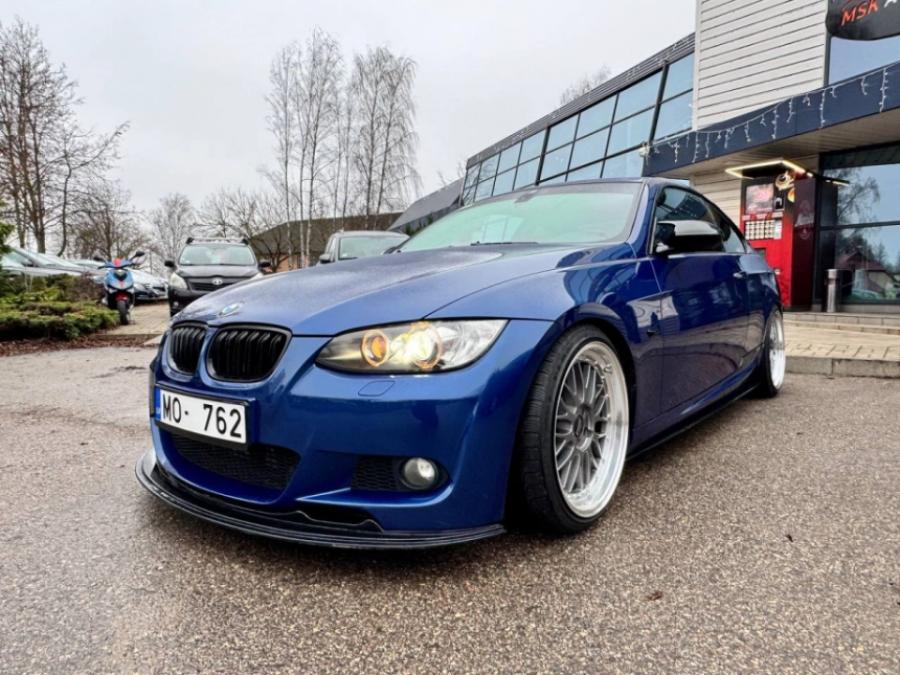 Blue BMW 335 2007 in Riga, with an engine capacity of 3.00 L and mileage of 236 thousand km for 13490 €, photo 15 on AUTOMOTO.COM.LV
