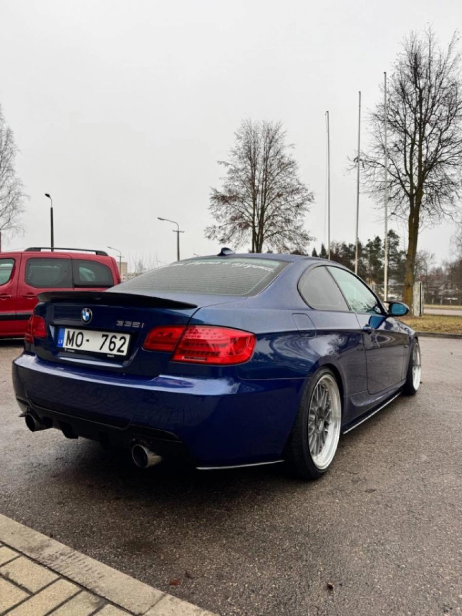 Blue BMW 335 2007 in Riga, with an engine capacity of 3.00 L and mileage of 236 thousand km for 13490 €, photo 24 on AUTOMOTO.COM.LV
