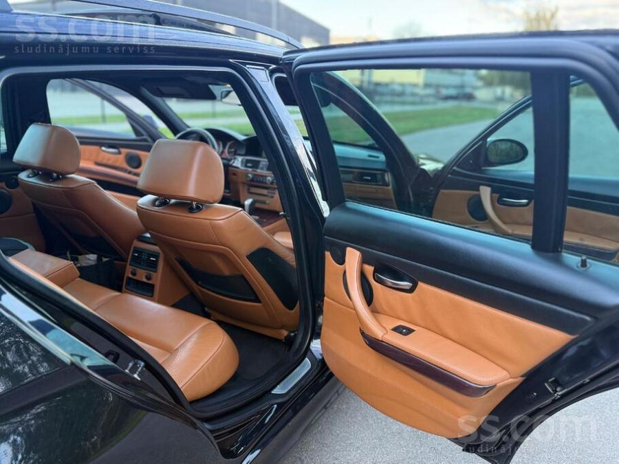 Blue BMW 335 2007 in Riga, with an engine capacity of 3.00 L and mileage of 454 thousand km for 6499 €, photo 16 on AUTOMOTO.COM.LV