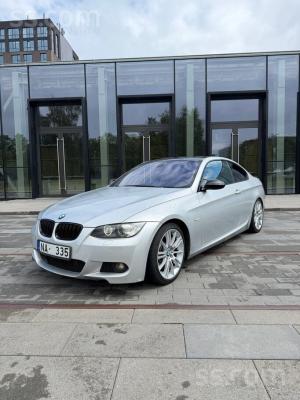 Grey BMW 335 2007 in Riga, with an engine capacity of 3.00 L and mileage of 244 thousand km for 10335 €, photo 3 on AUTOMOTO.COM.LV