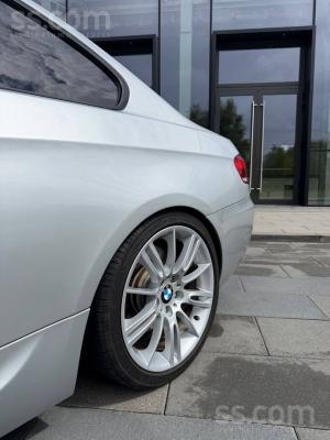 Grey BMW 335 2007 in Riga, with an engine capacity of 3.00 L and mileage of 244 thousand km for 10335 €, photo 4 on AUTOMOTO.COM.LV