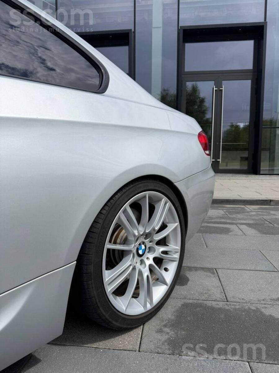 Grey BMW 335 2007 in Riga, with an engine capacity of 3.00 L and mileage of 244 thousand km for 10335 €, photo 4 on AUTOMOTO.COM.LV