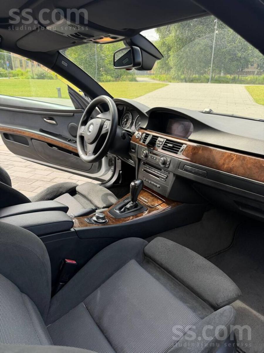 Grey BMW 335 2007 in Riga, with an engine capacity of 3.00 L and mileage of 244 thousand km for 10335 €, photo 6 on AUTOMOTO.COM.LV