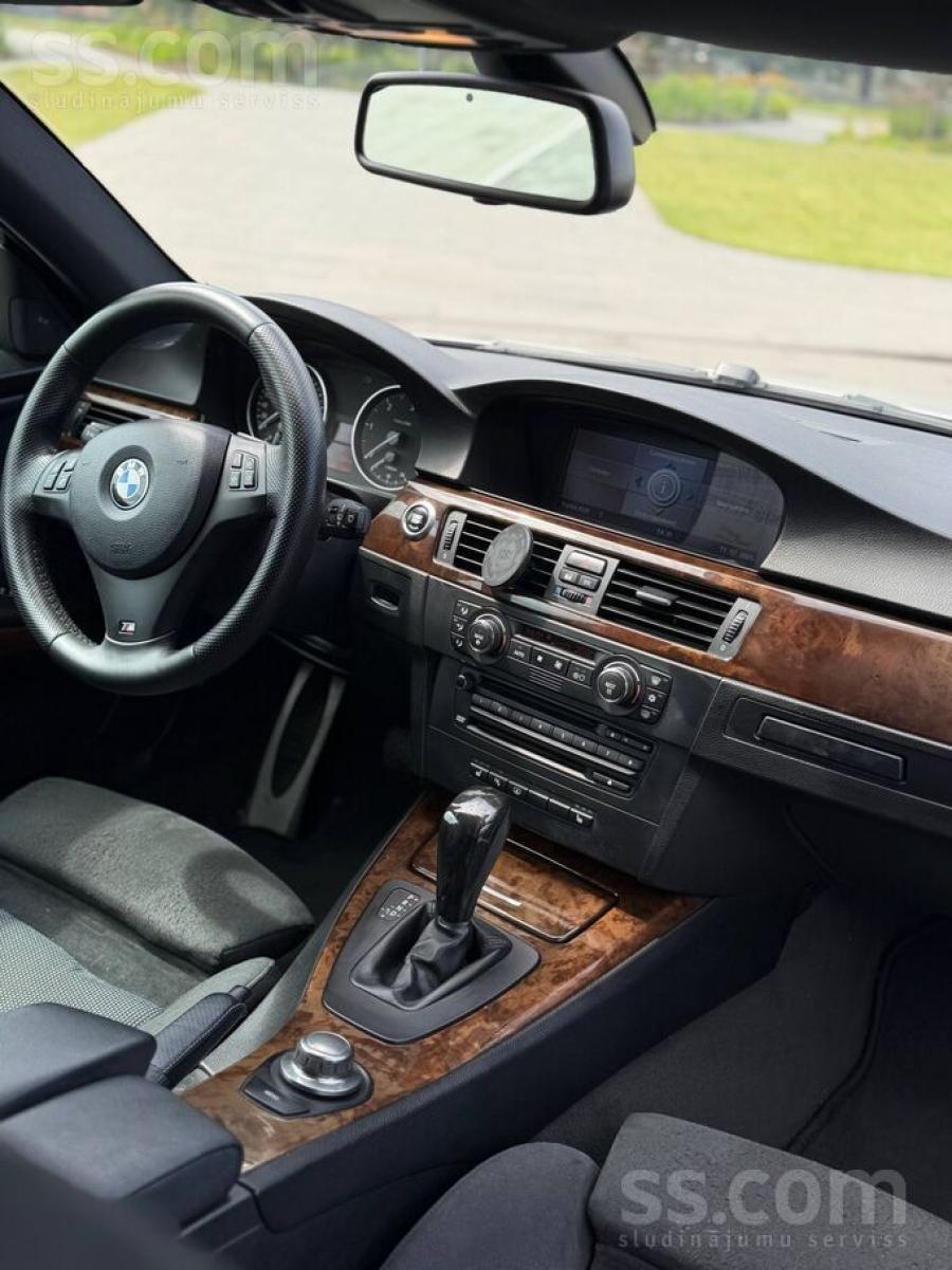 Grey BMW 335 2007 in Riga, with an engine capacity of 3.00 L and mileage of 244 thousand km for 10335 €, photo 9 on AUTOMOTO.COM.LV