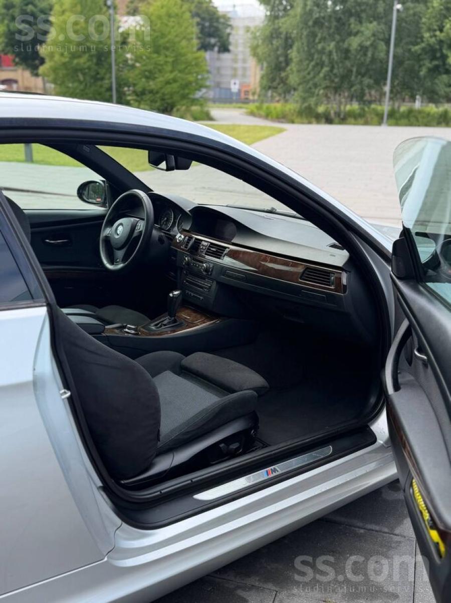 Grey BMW 335 2007 in Riga, with an engine capacity of 3.00 L and mileage of 244 thousand km for 10335 €, photo 10 on AUTOMOTO.COM.LV