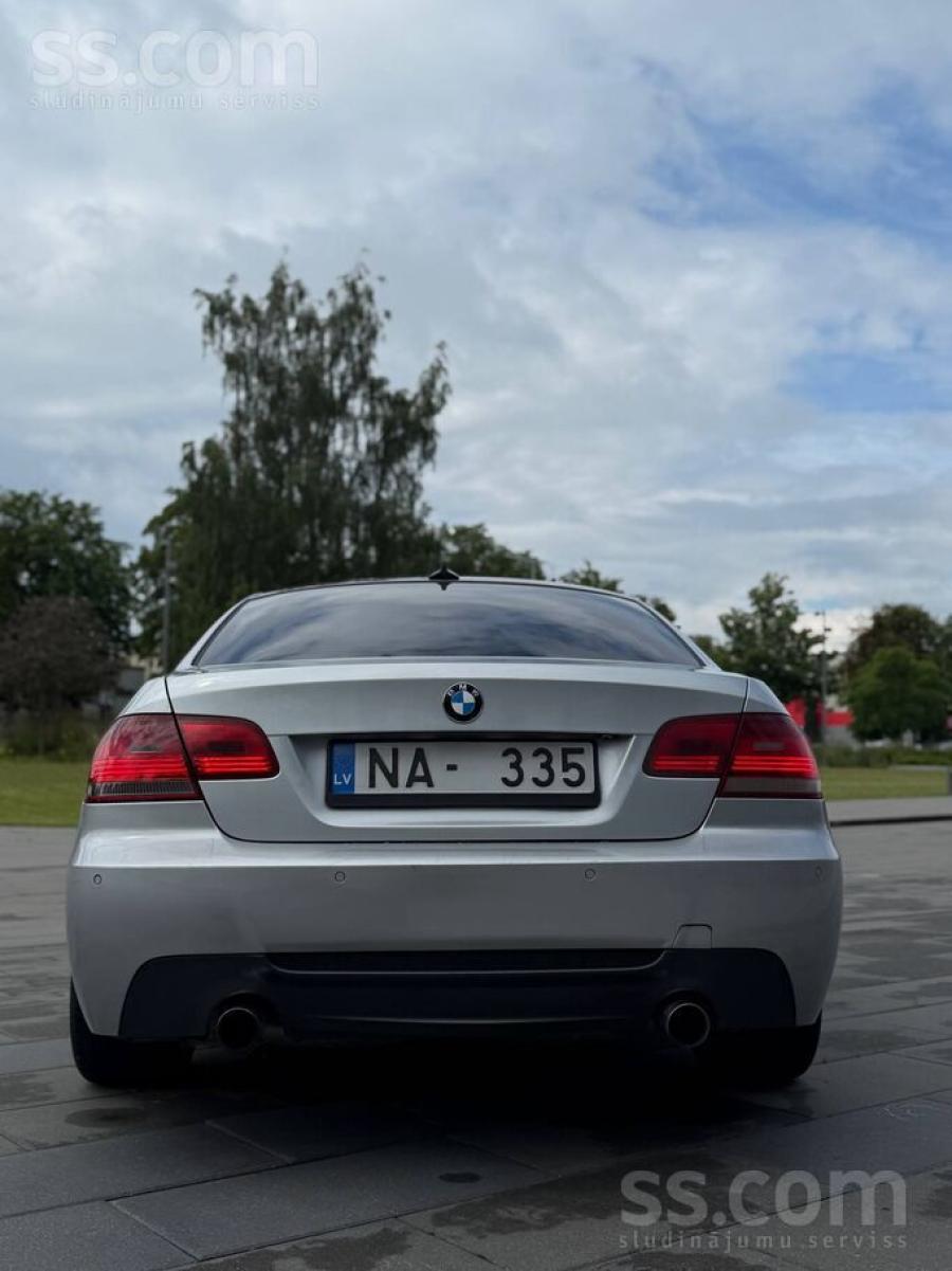 Grey BMW 335 2007 in Riga, with an engine capacity of 3.00 L and mileage of 244 thousand km for 10335 €, photo 13 on AUTOMOTO.COM.LV