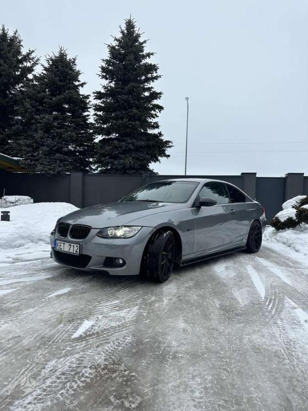 Grey BMW 335 2008 in Trakai, with an engine capacity of 2.99 L and mileage of 263 thousand km for 8700 €, photo 1 on AUTOMOTO.COM.LV